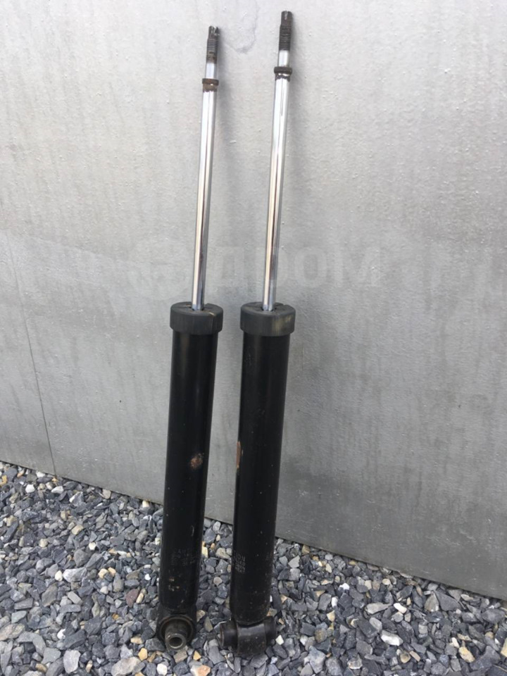 Замена задних амортизаторов. — Hyundai ix35, 2 л, 2014 года | своими ...