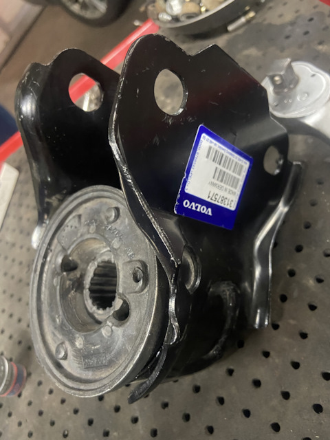 31387571 Сайлентблок задний переднего левого рычага Volvo | Запчасти на ...