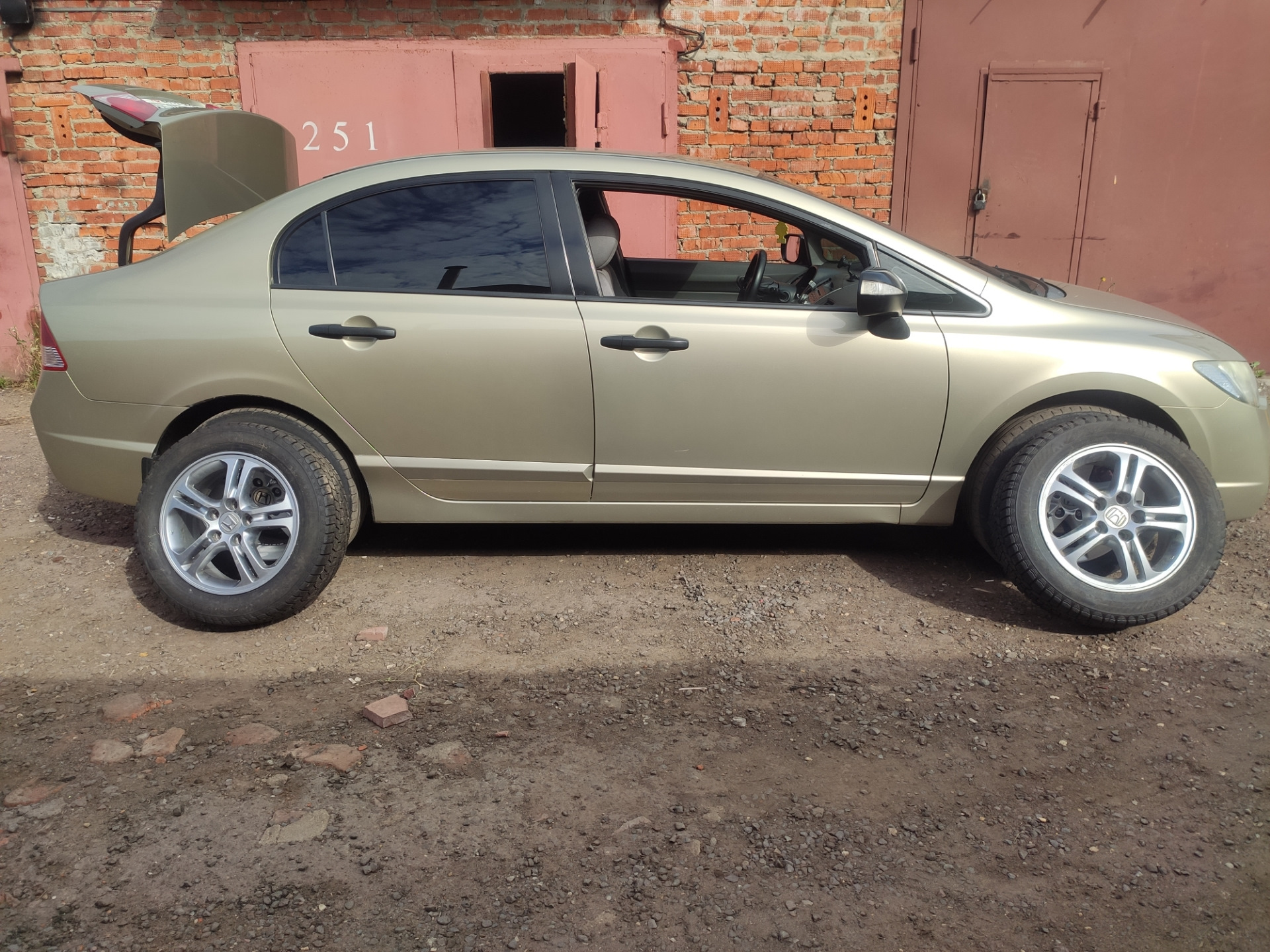 Резина на зиму — Honda Civic 4D (8G), 1,8 л, 2007 года | шины | DRIVE2