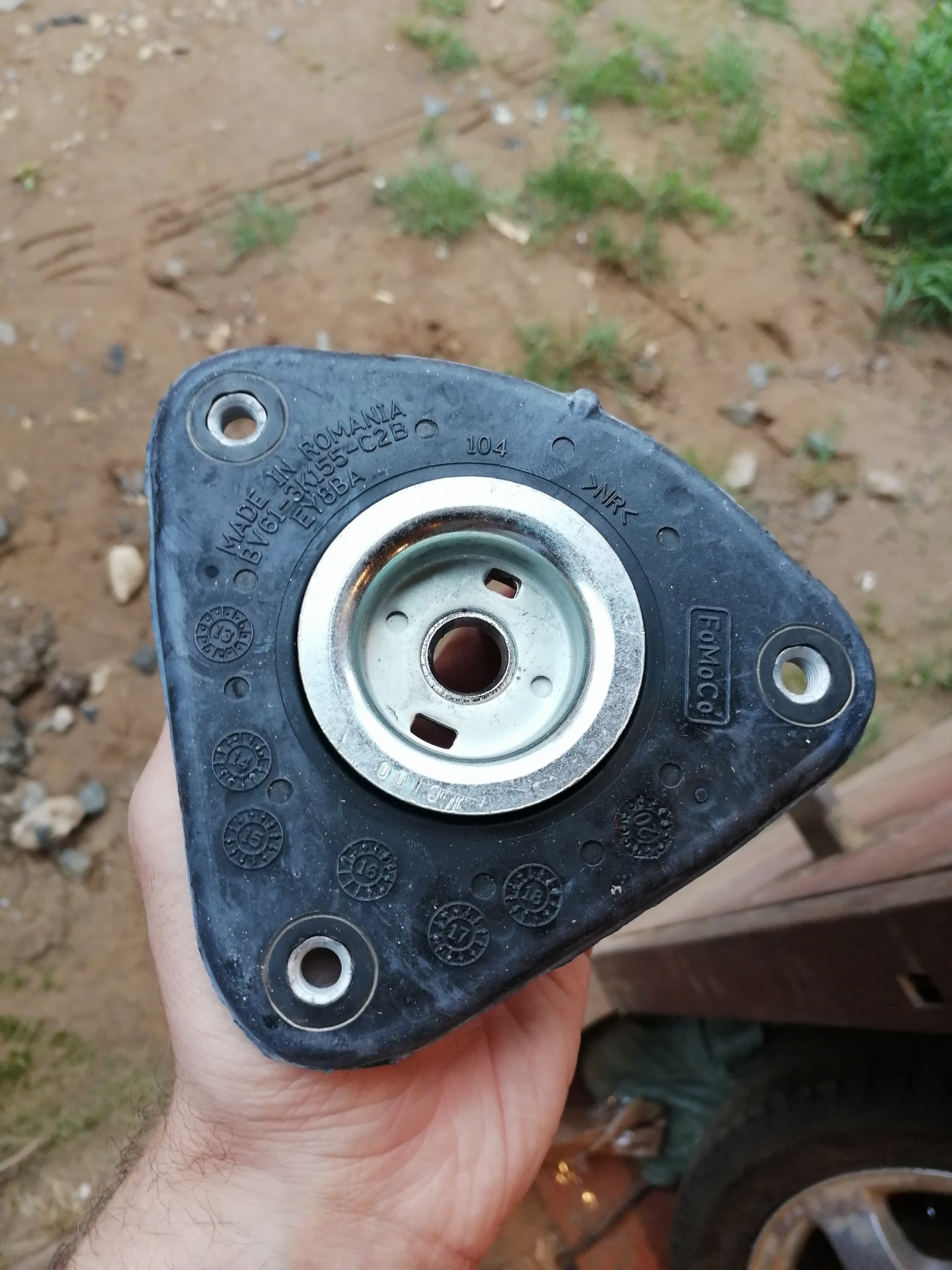 Замена передних стоек (амортизоторов) — Ford Focus Hatchback III, 1,6 л ...