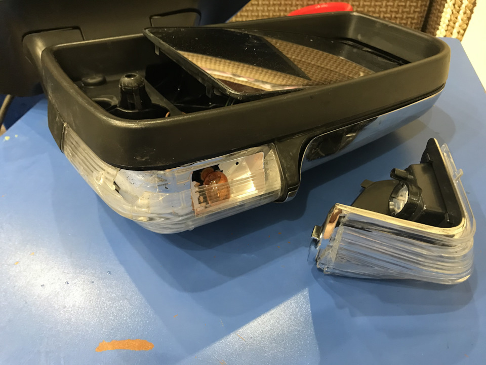 Замена повторителя поворотника на зеркале — Volkswagen Crafter (1G), 3 ...