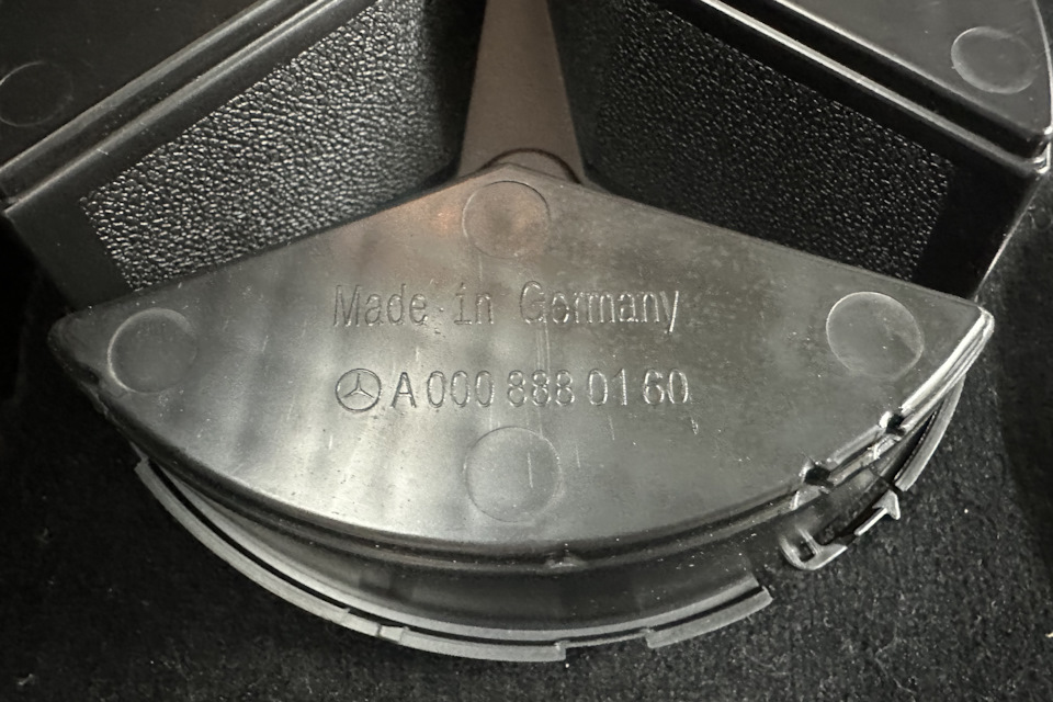 A0008880160 Вставка под накладку решетки радиатора MERCEDES | Запчасти ...