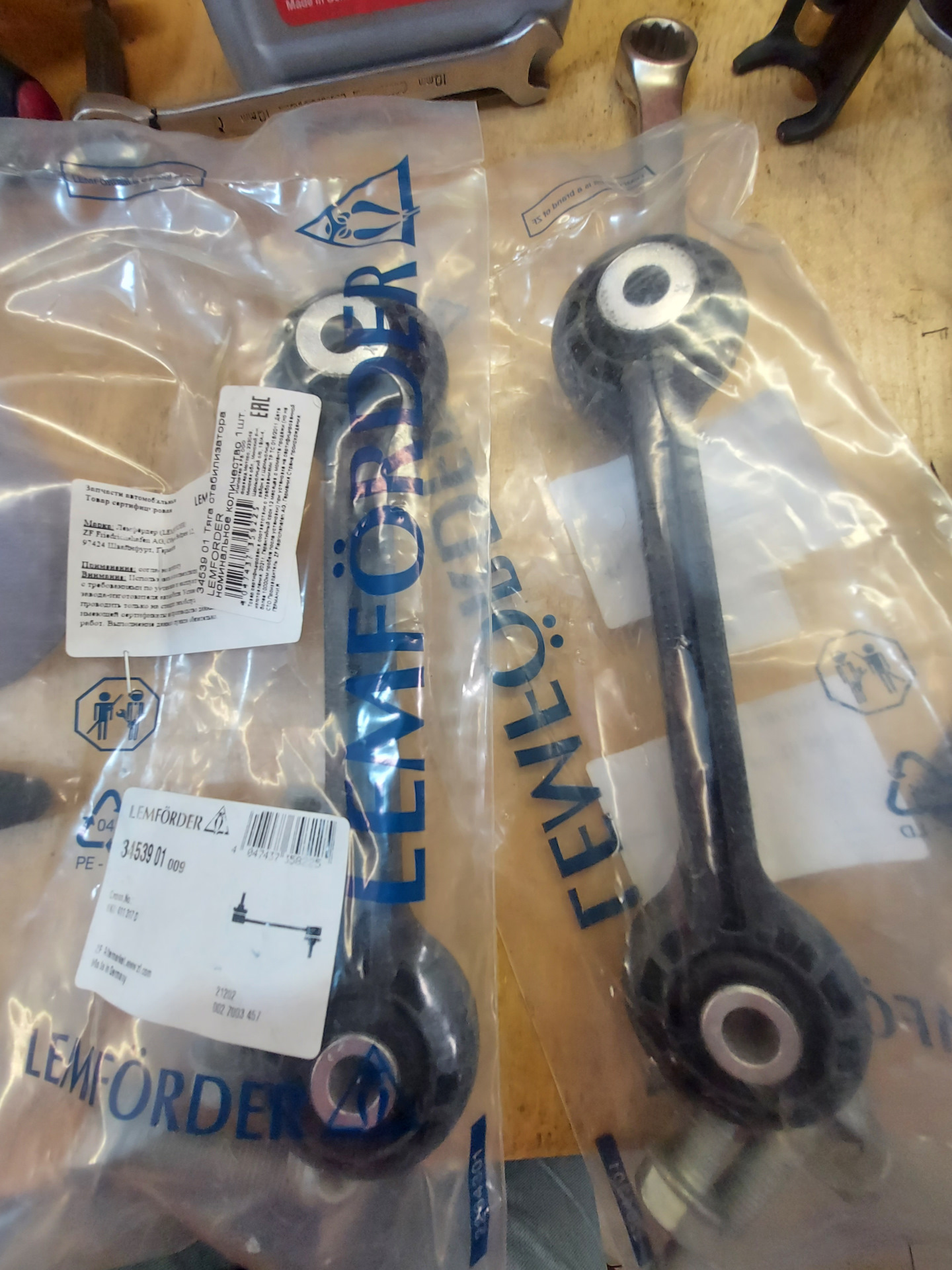 Замена тяги стабилизатора и втулок стабилизатора — Audi Q5 (1G), 2 л ...