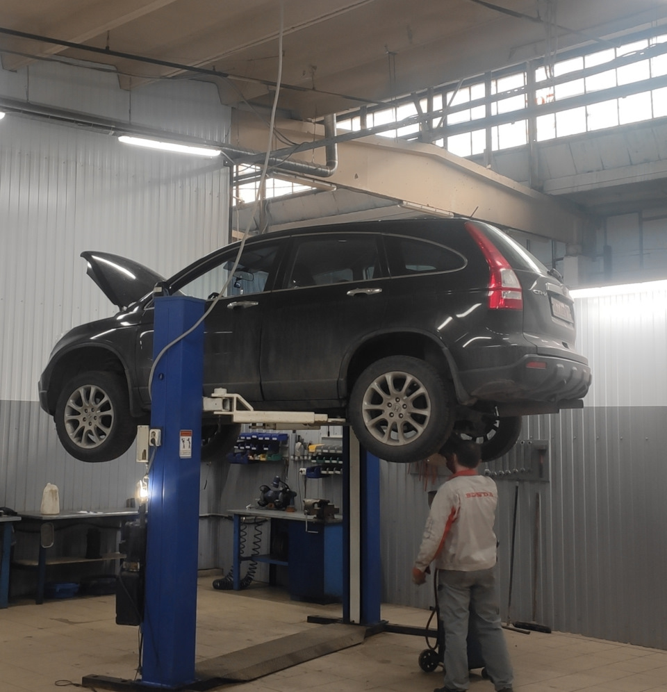 Замена масла в редукторе — Honda CR-V (RE), 2,4 л, 2008 года | плановое ...