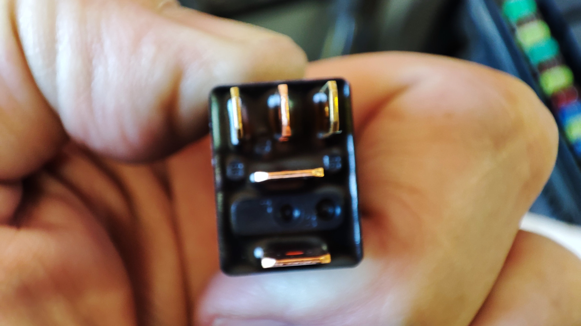 Блок реле и предохранителей под капотом — Mitsubishi Outlander XL, 2,4 ...