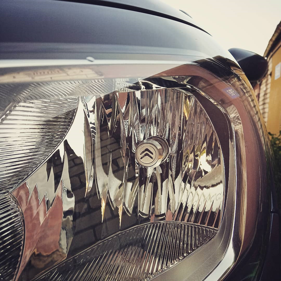 Торцевой колпачок в передних фарах на Citroen C4 L — Citroen C4 L, 1,6 ...