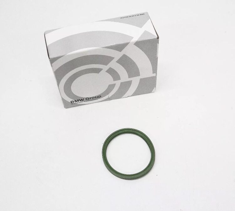 Замена скобы патрубка интеркулера — BMW 5 series (E60), 3 л, 2009 года ...