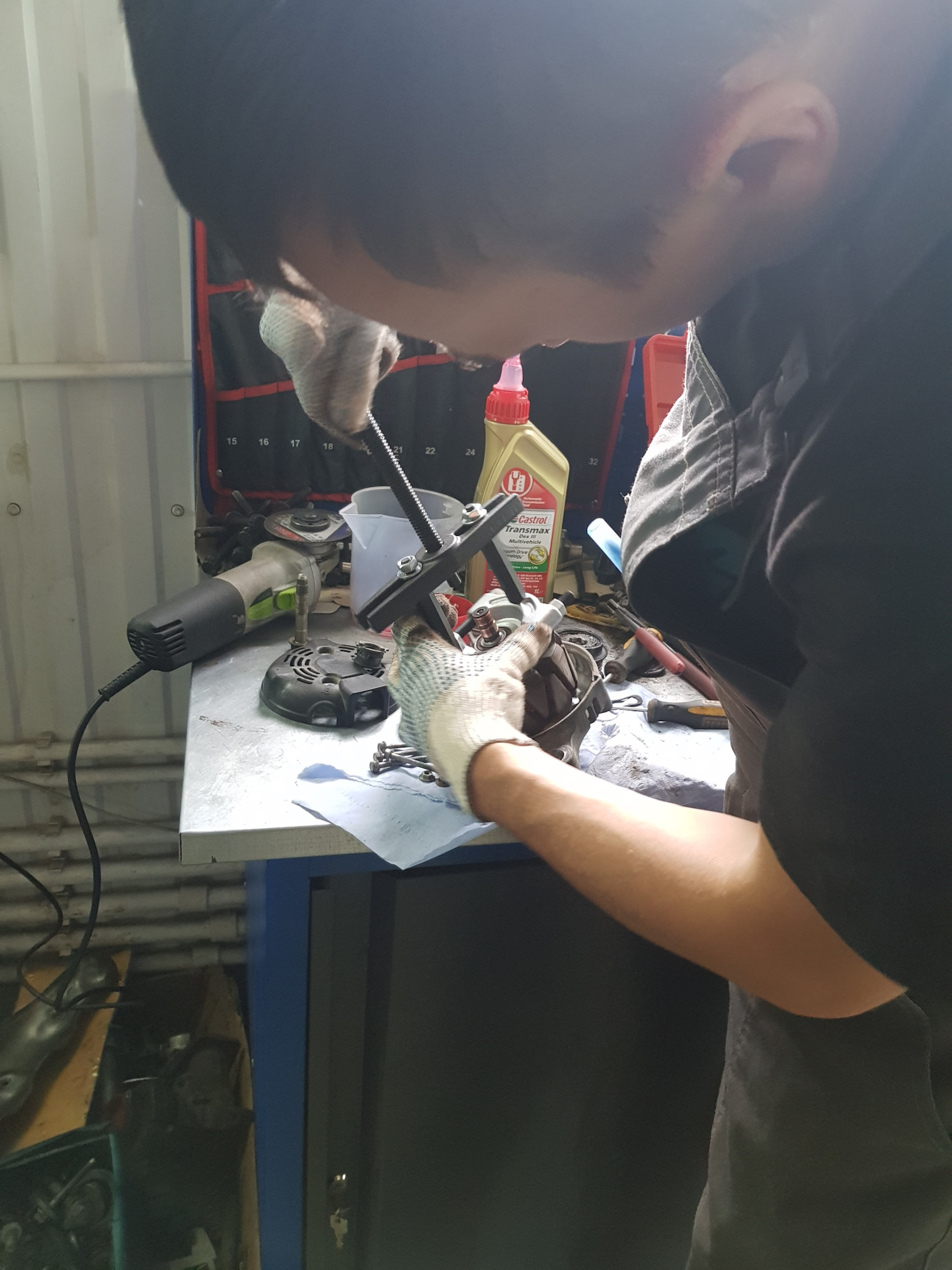 Замена подшипника генератора — Toyota Corolla (140/150), 1,6 л, 2011 ...