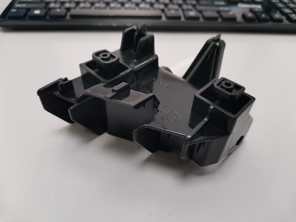 Замена кронштейна крепления фонаря — Toyota Land Cruiser Prado 150 ...