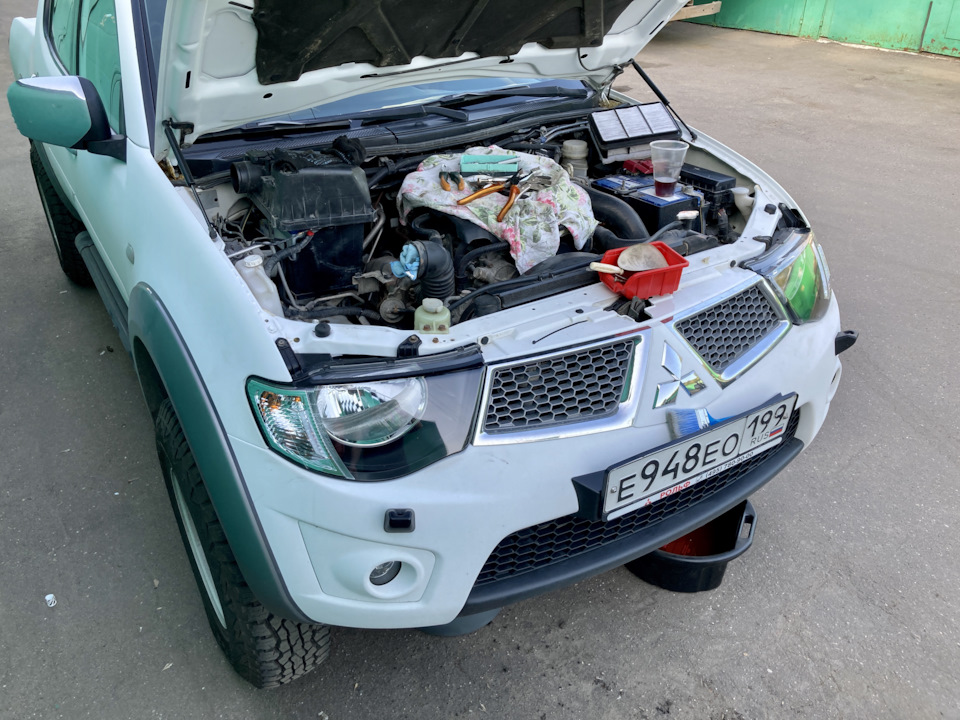 Замена охлаждающей жидкости TOTACHI 2023 — Mitsubishi L200 (4G), 2,5 л ...