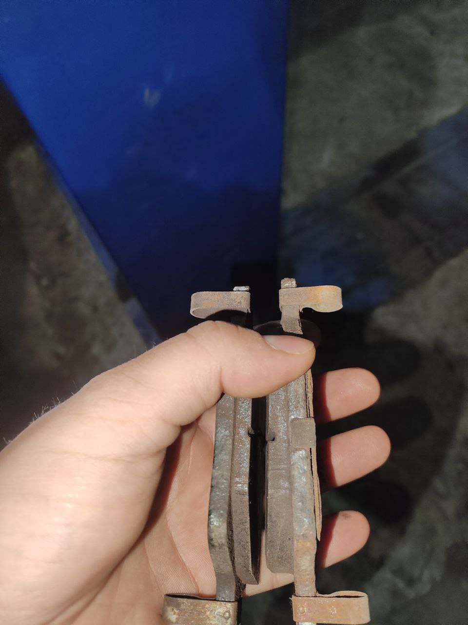 Расклинил задний левый суппорт. — Ford Mondeo III, 2 л, 2002 года ...