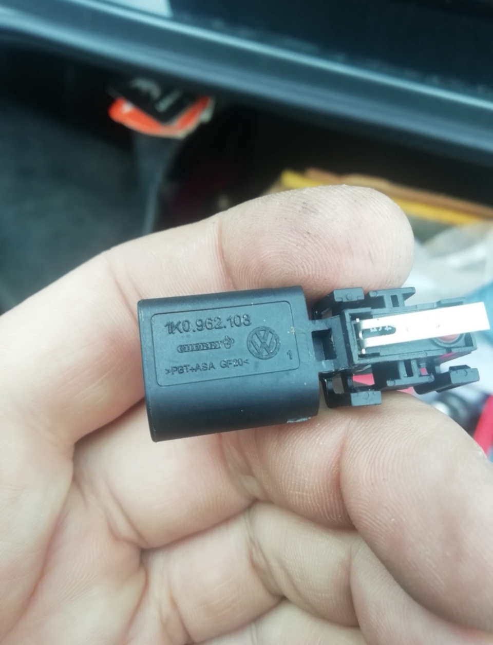 1K0962103 Микровыключатель VAG | Запчасти на DRIVE2