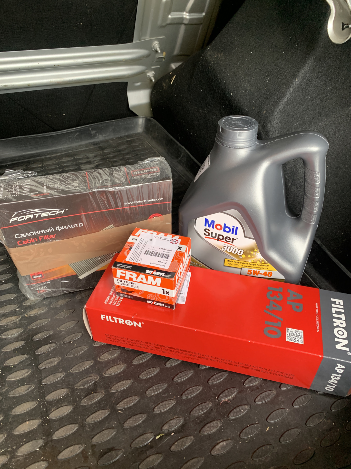 Масло и все фильтры — Renault Logan (1G), 1,4 л, 2013 года | расходники ...