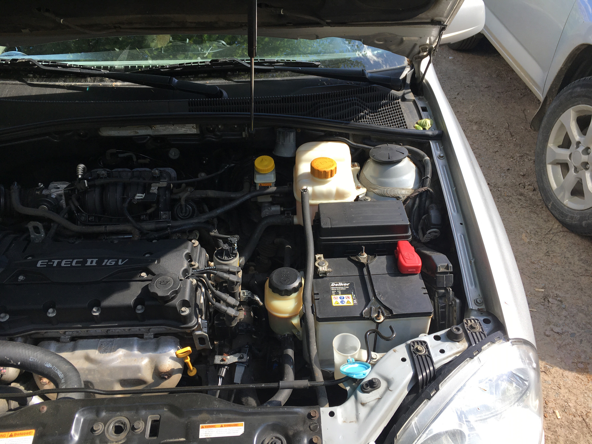 Пыльник капота — Chevrolet Lacetti SW, 1,6 л, 2011 года | своими руками ...