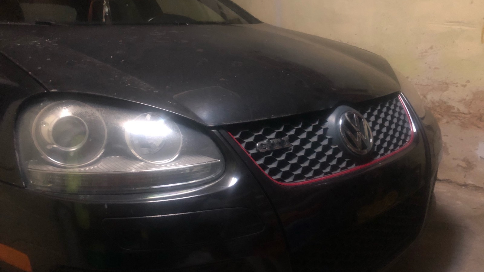 Оригинальная камера заднего вида в значок багажника — Volkswagen Passat ...