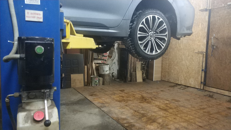 Замена ТЖ и лампы ПТФ — Toyota Corolla (E210), 1,6 л, 2019 года | визит ...