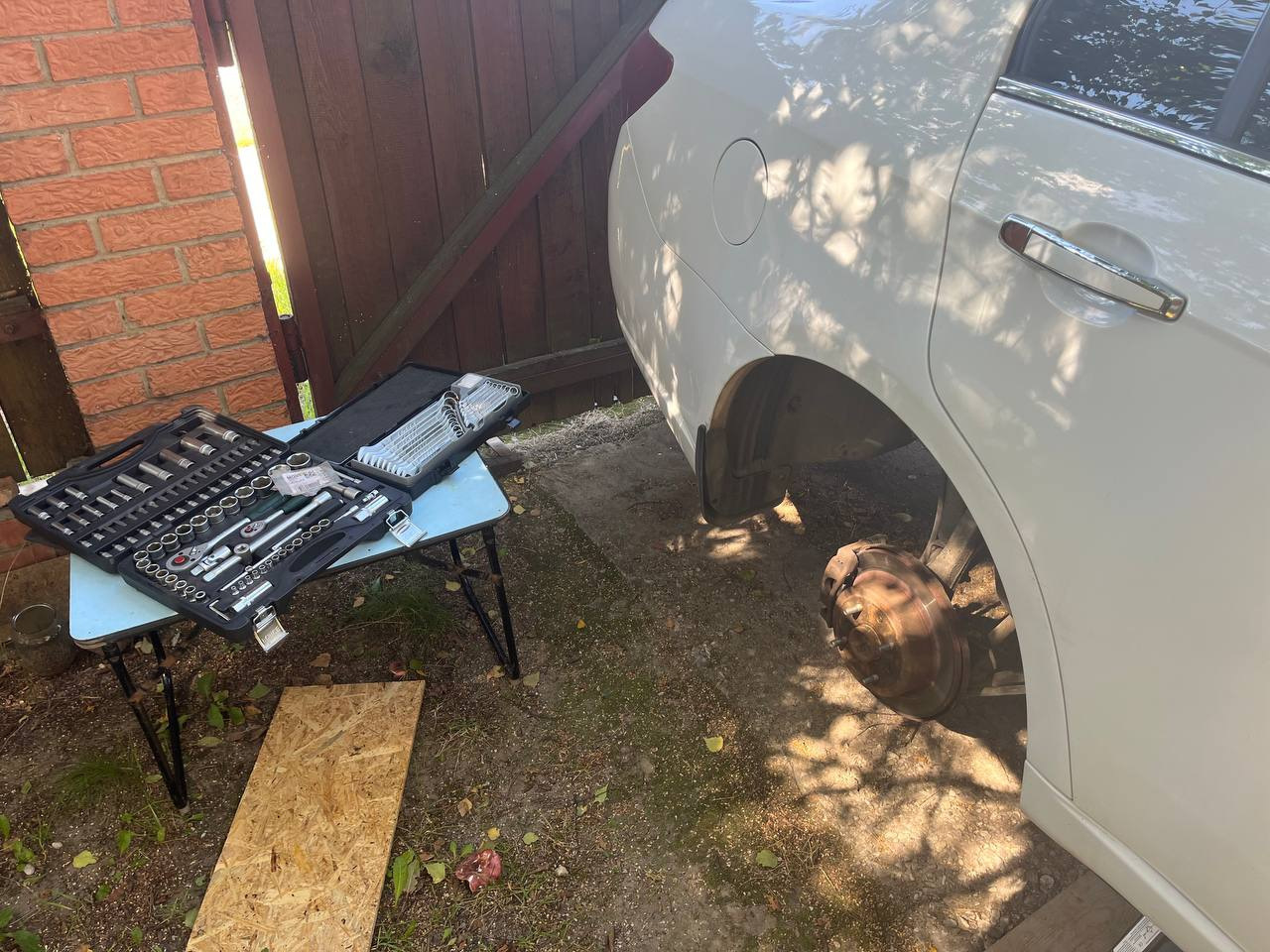 Замена задних стоек амортизаторов и опорного подшипника Шевроле Эпика ...