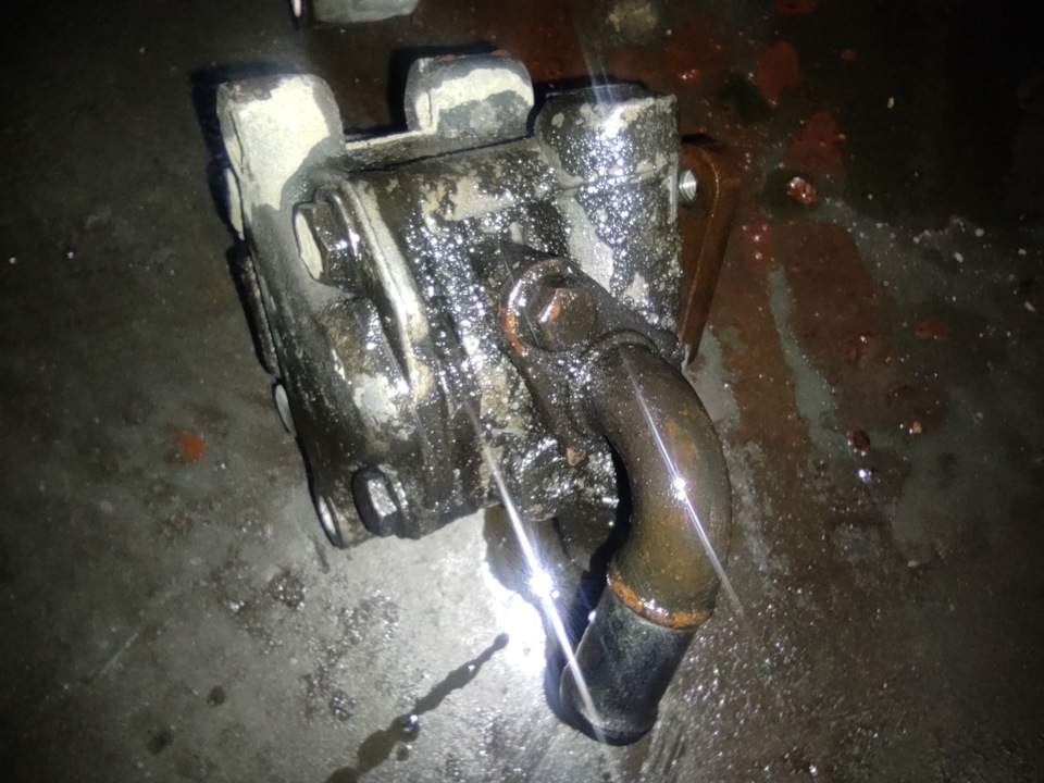 Насос гура и бачок — Volkswagen Passat B5, 1,8 л, 2002 года | визит на ...