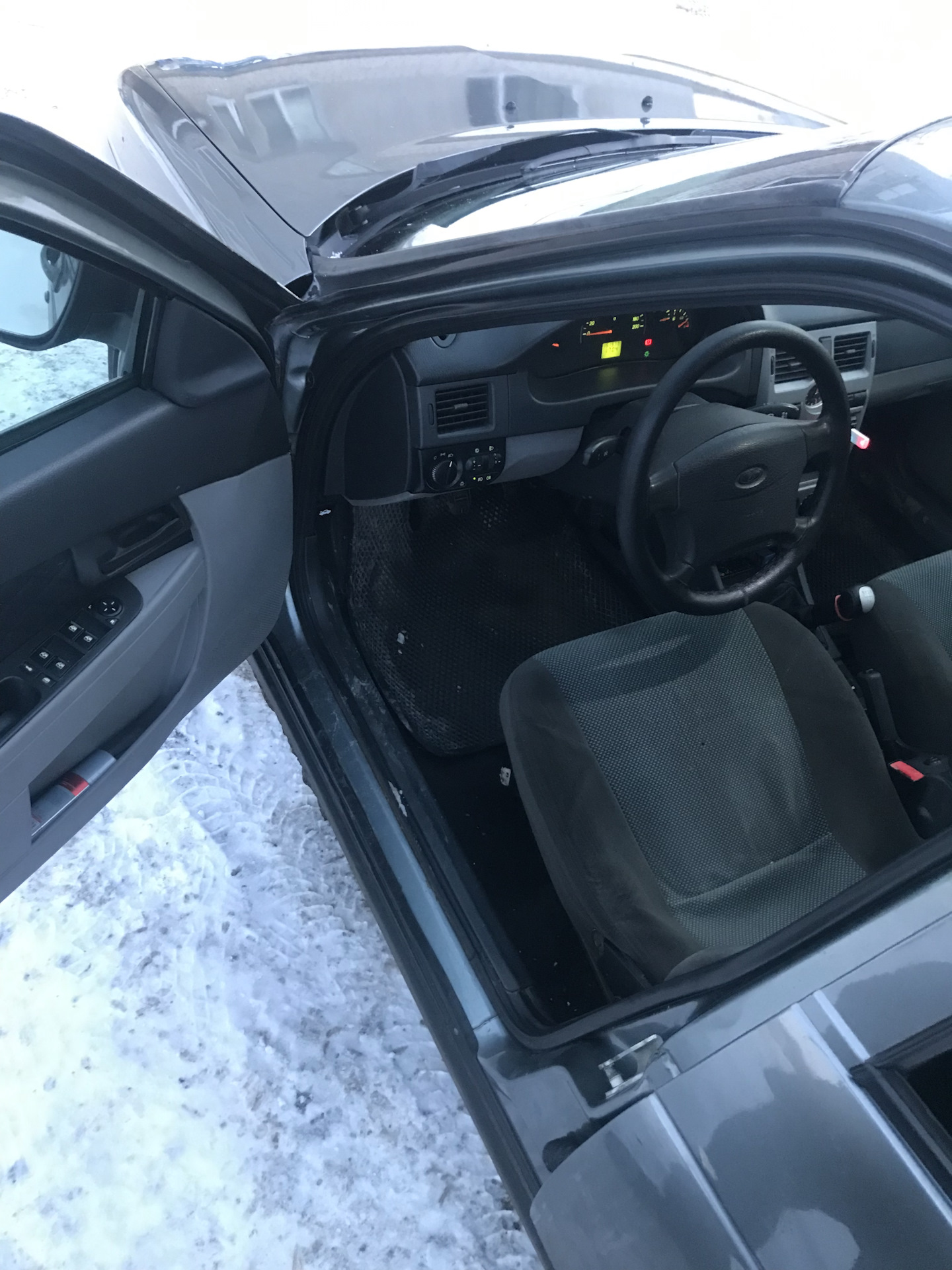 Покупка и первые траты:замена лобового, ошибка абс — LADA Приора ...