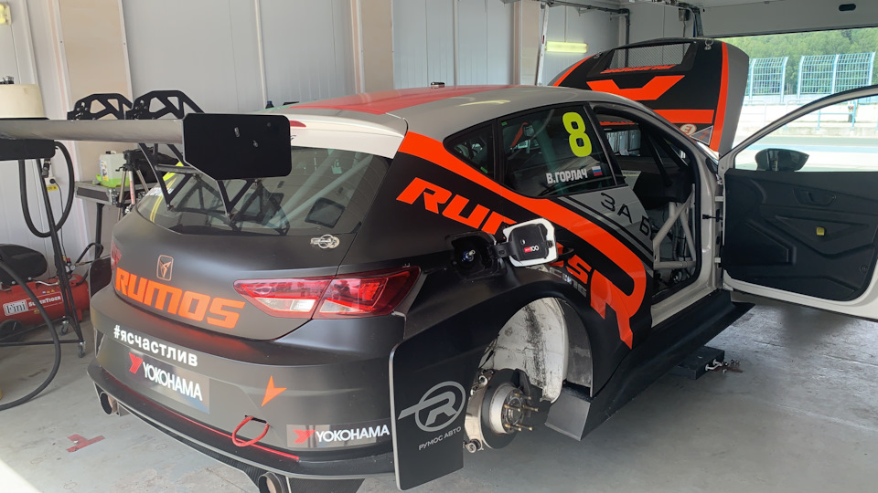 Новый дизайн — SEAT Leon (Mk III), 2 л, 2017 года | соревнования | DRIVE2