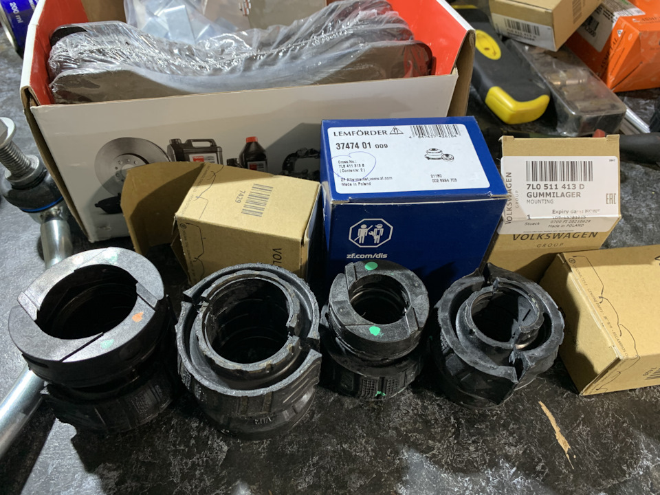 Щетки, втулки стаба. — Volkswagen Touareg (2G), 4,1 л, 2013 года ...