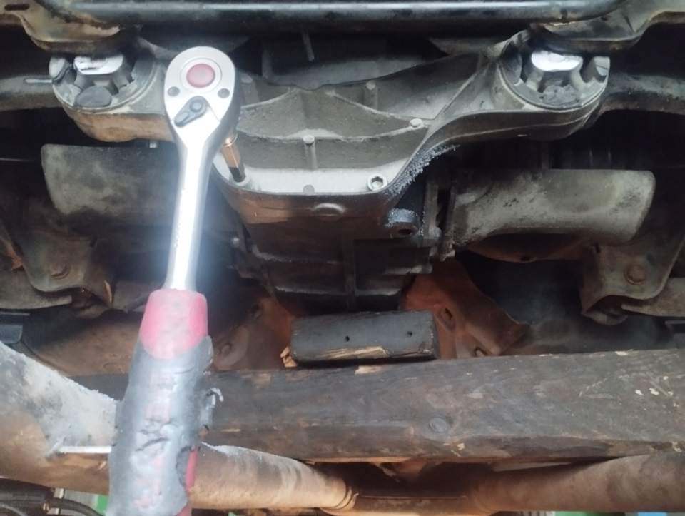 Сайлентблоки заднего редуктора — Audi Allroad (C5), 1,9 л, 2004 года ...