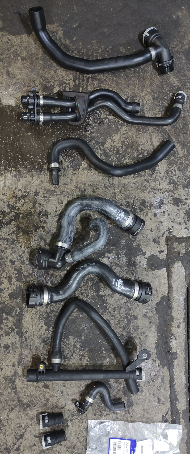 Патрубки системы охлаждения замена — Volvo XC70 III, 3,2 л, 2008 года ...