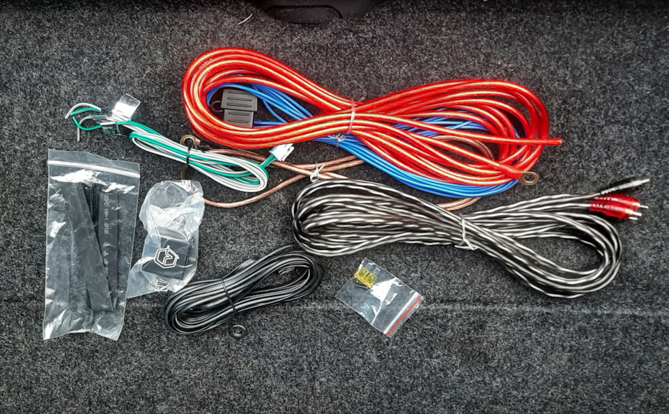 Активный сабвуфер Ural AS-D12A CUBE — Renault Megane II, 1,6 л, 2007 года | автозвук | DRIVE2