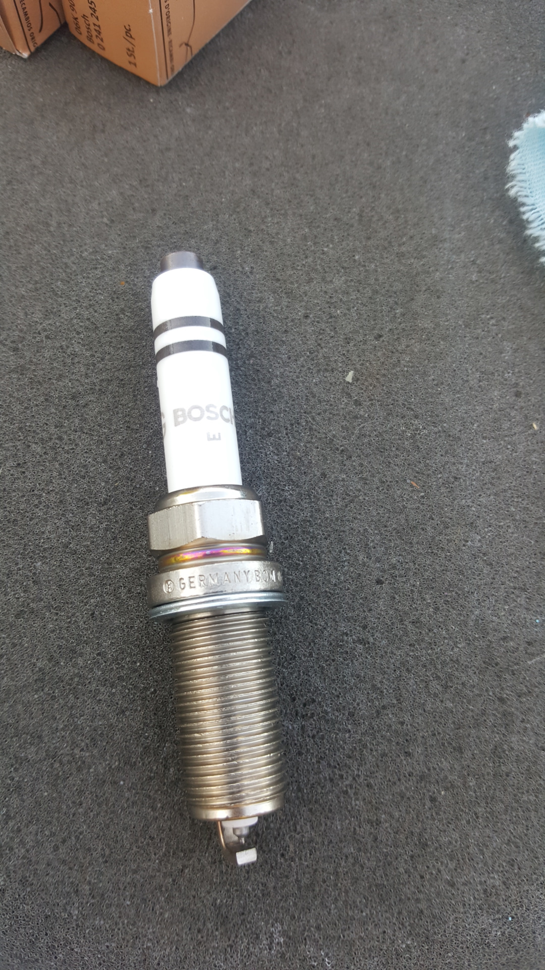 Замена свечей зажигания 06K905611C — Audi Q5 (1G), 2 л, 2016 года ...