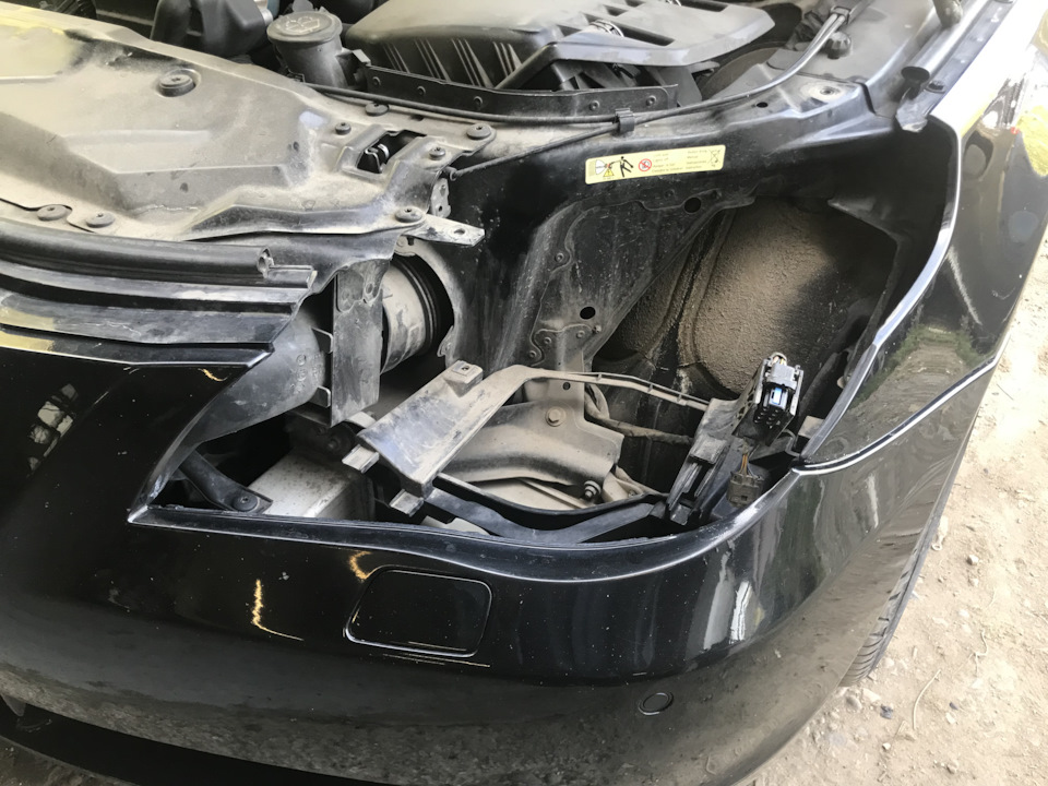 Замена лампочки в ангельских глазках — BMW 5 series (E60), 2,5 л, 2006 ...
