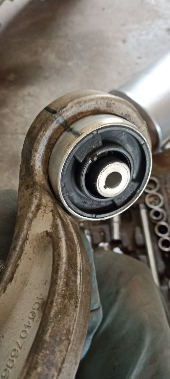 Замена сайлентблоков и болта в поворотный кулак. — Audi A6 (C7), 2 л ...