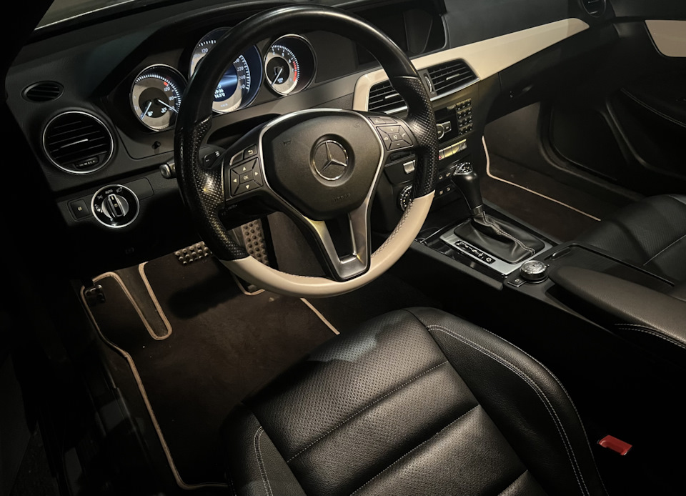 Подсветка ног спереди — Mercedes-Benz C-Class Coupe (C204), 1,6 л, 2012 ...