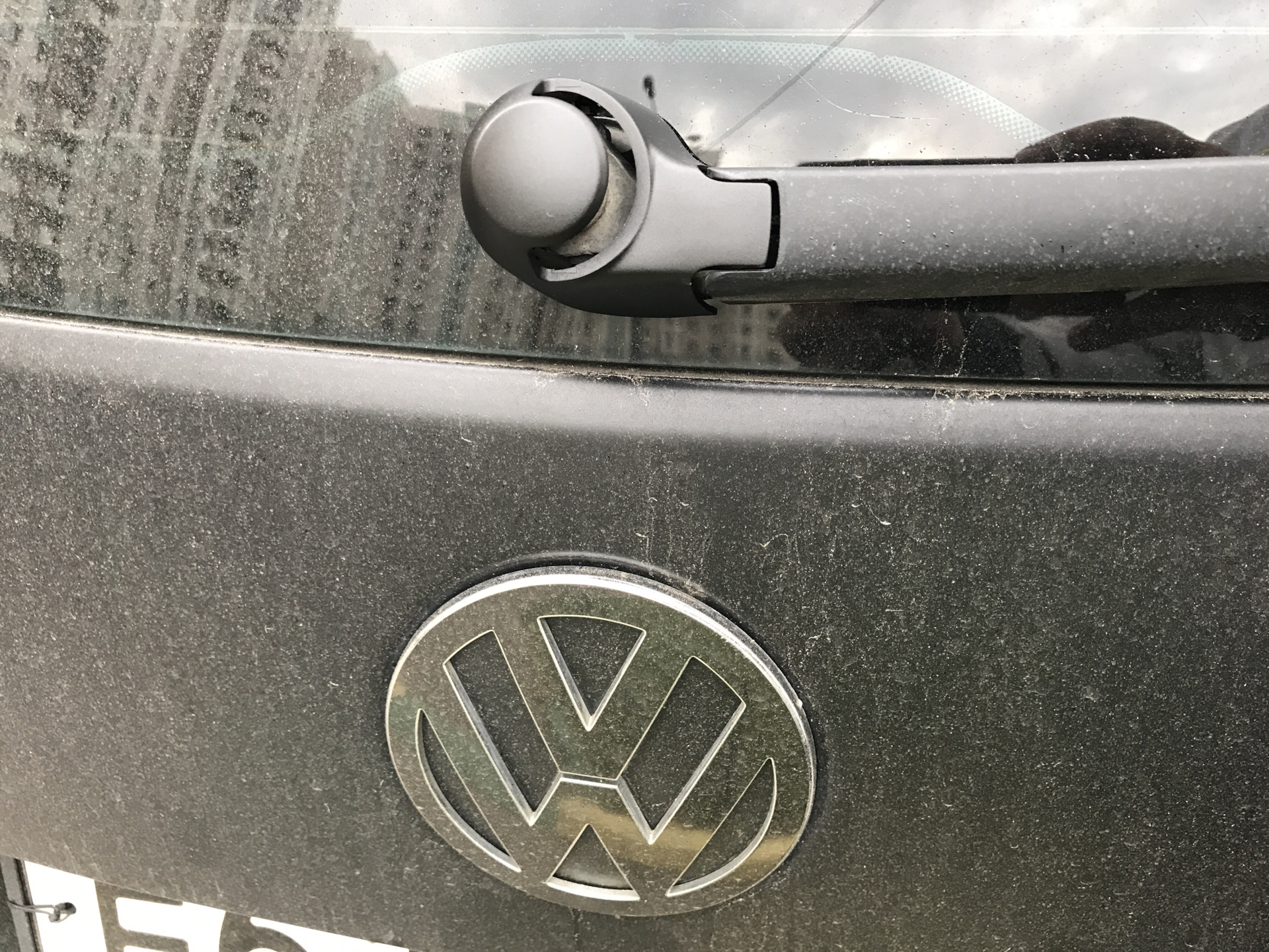 #2 Колпачок поводка стеклоочистителя заднего — Volkswagen Touran (1G ...