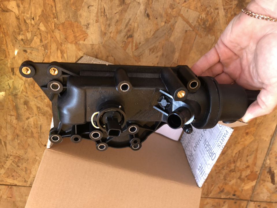 8200700092 Корпус термостата (плас) RENAULT | Запчасти на DRIVE2