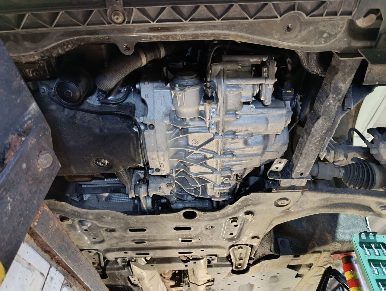 Замена масла в роботе DW5 — Renault Megane IV, 1,5 л, 2021 года ...