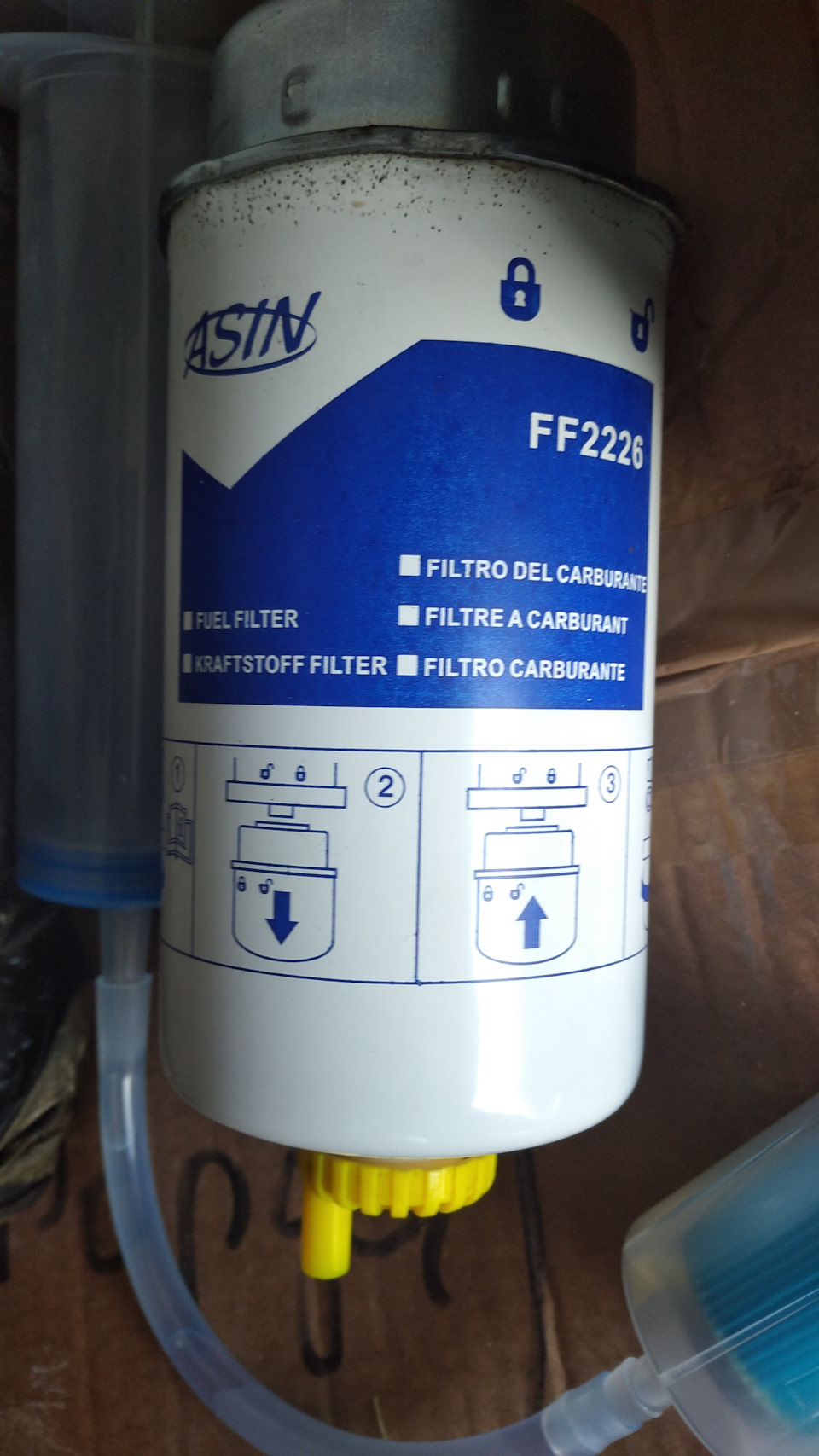 Замена топливного фильтра — Ford Transit (7G), 2,2 л, 2008 года ...