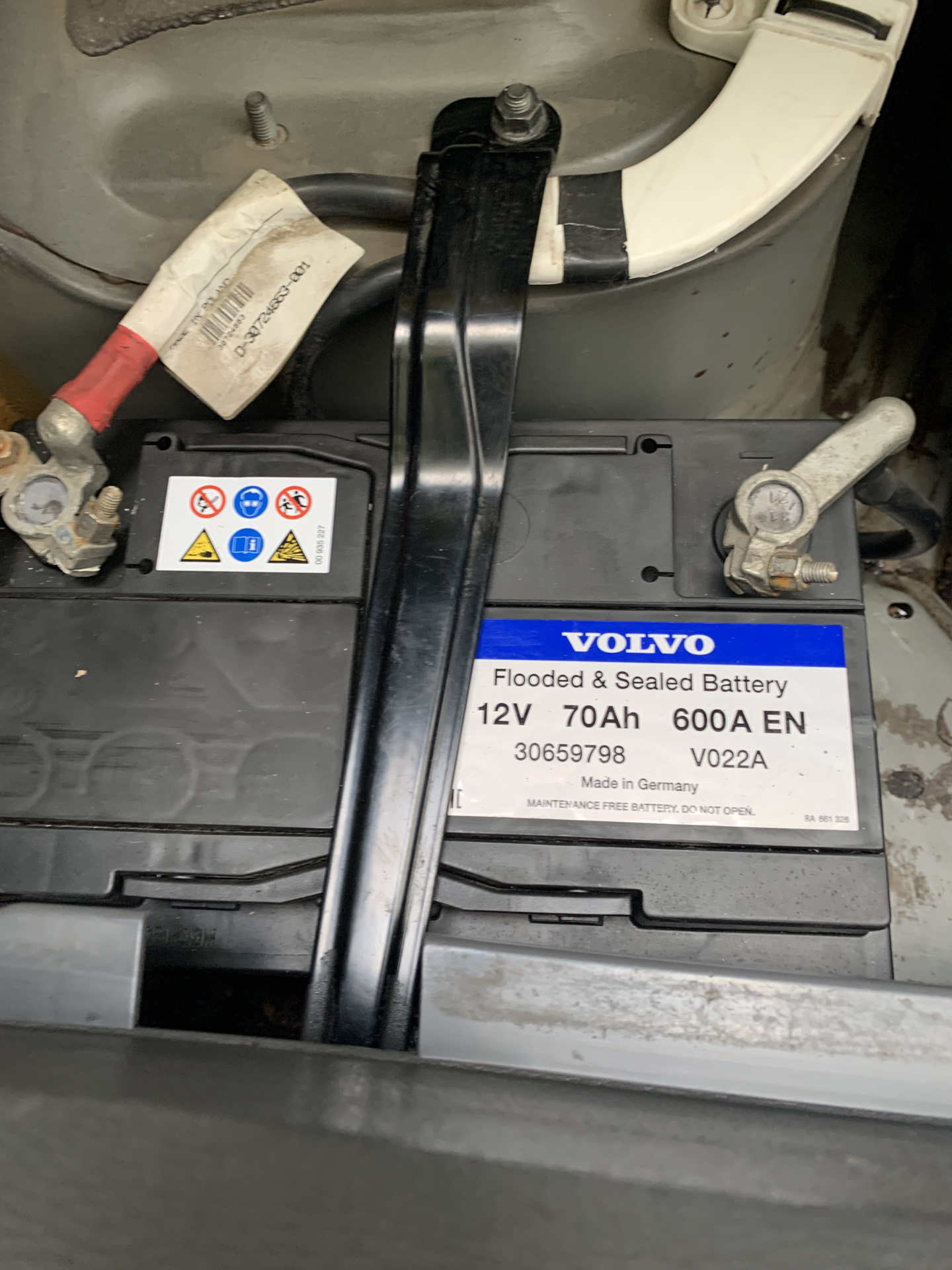 Замена аккумулятора ORIGINAL ! — Volvo S60 (1G), 2,4 л, 2005 года ...