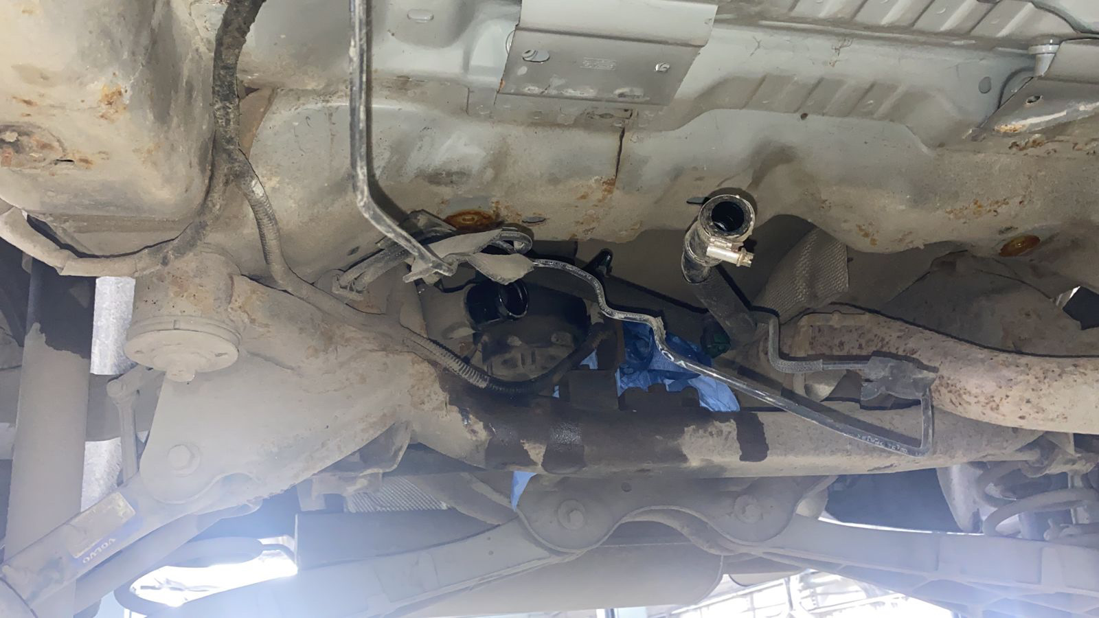 Замена топливного насоса 🥹 — Volvo XC60 (1G), 2,4 л, 2010 года | визит ...