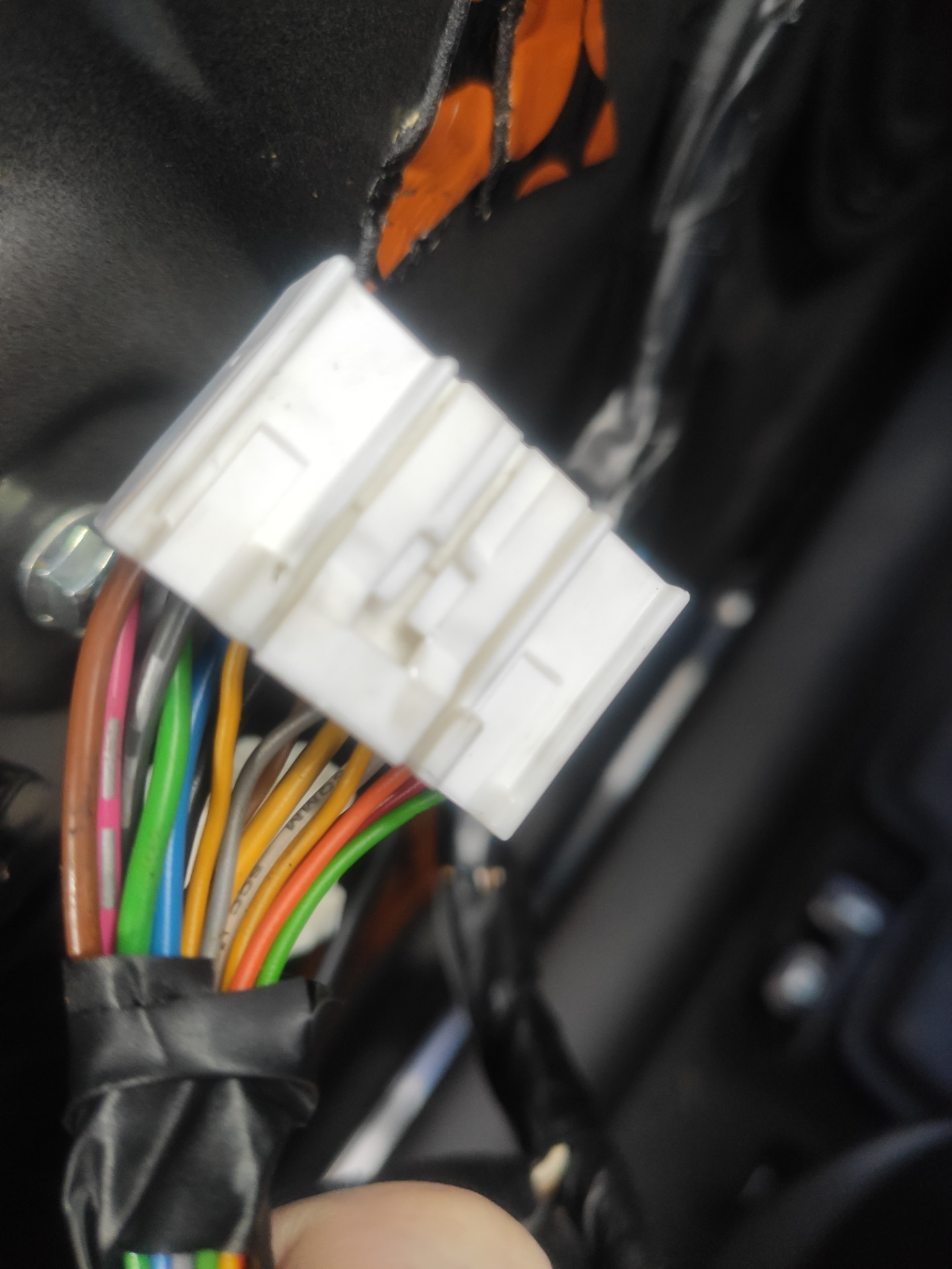 Вопрос: Распиновка стеклоподъёмника — Hyundai Solaris, 1,6 л, 2014 года ...
