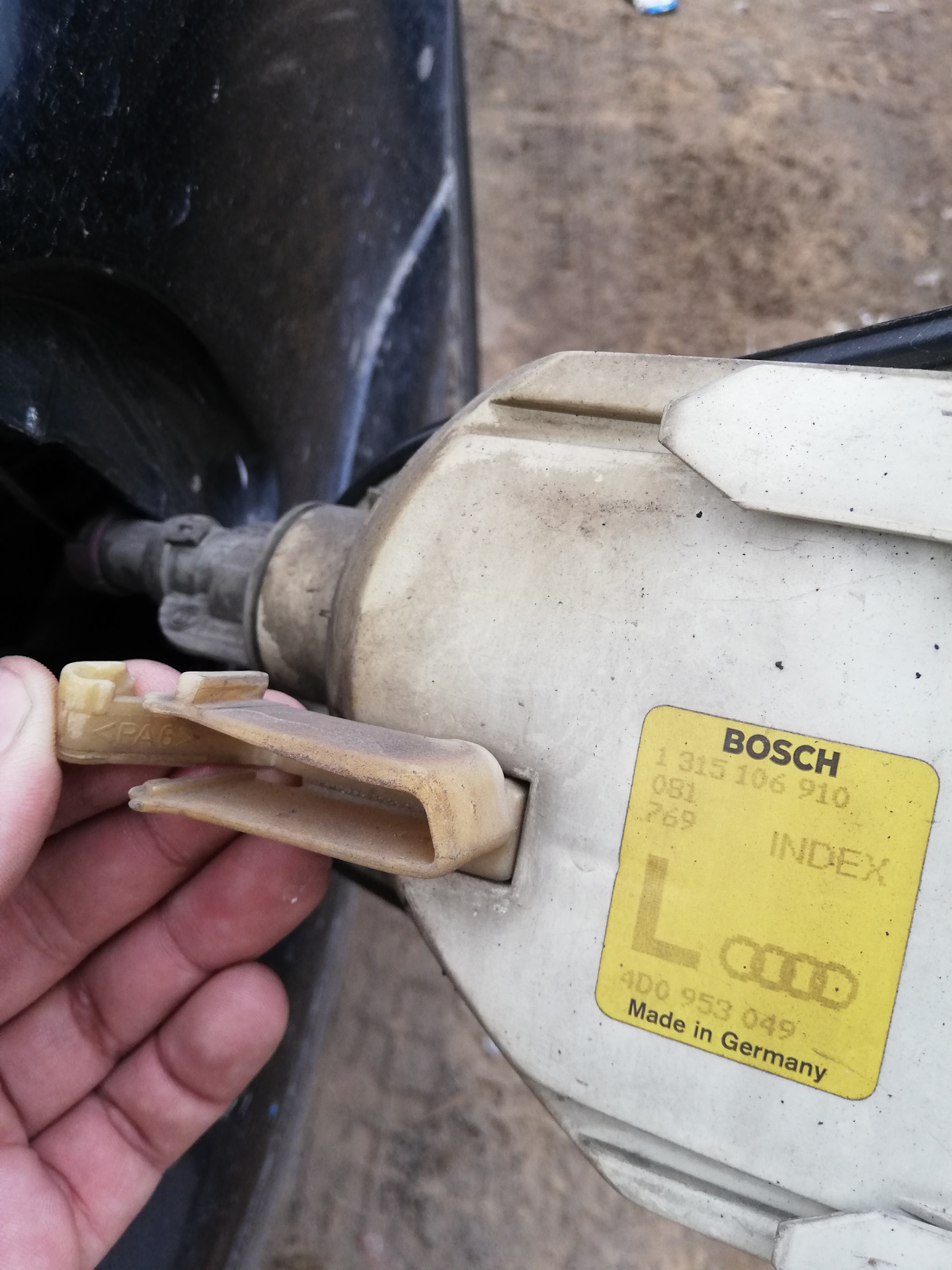 Замена поворотника A8 D2 — Audi A8 (D2), 3,7 л, 1998 года | своими ...