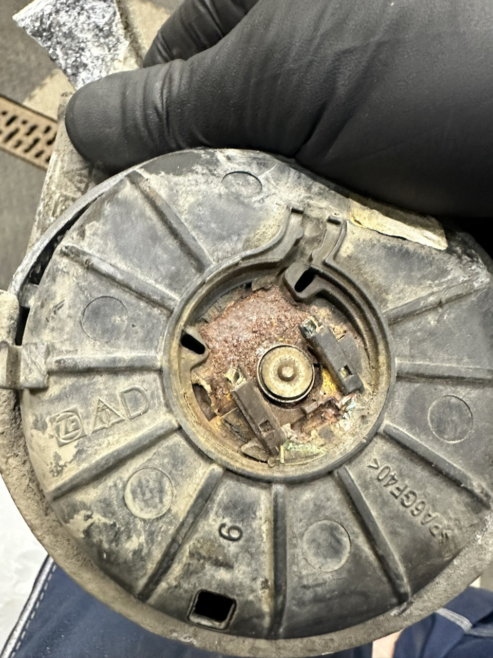 AUDI Q5 2009 3.0 TDI CCWA Замена правой опоры двигателя — Audi Q5 (1G ...