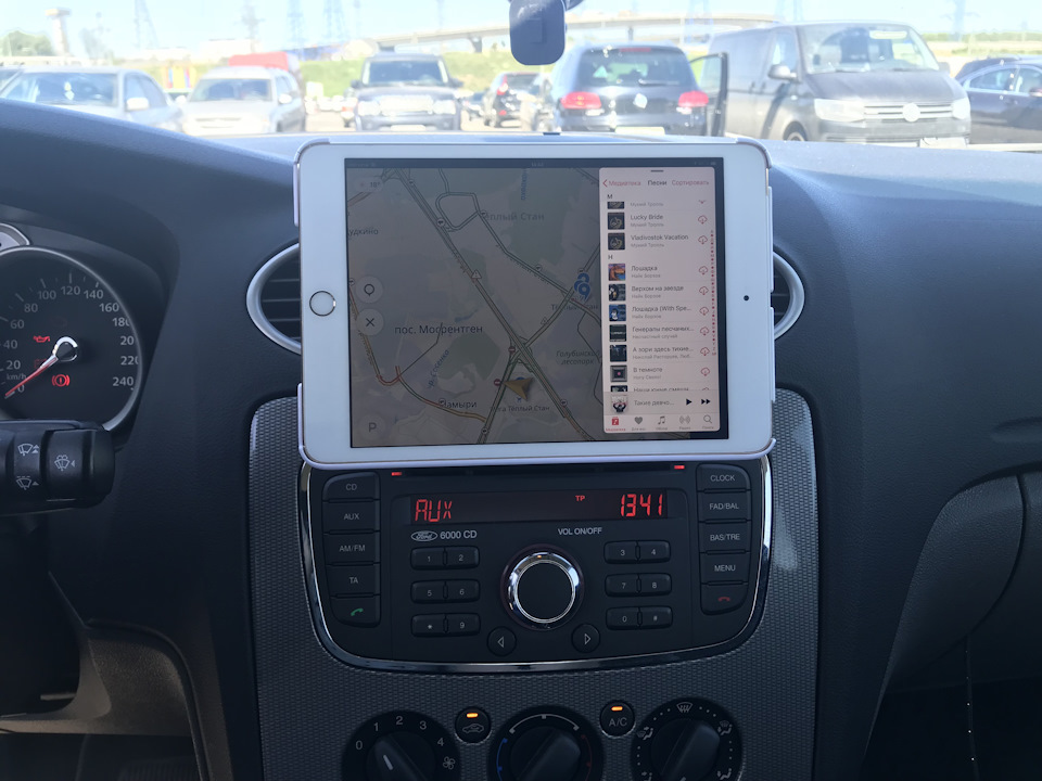 Крепление для планшета — Ford Focus Hatchback II, 1,6 л, 2011 года ...