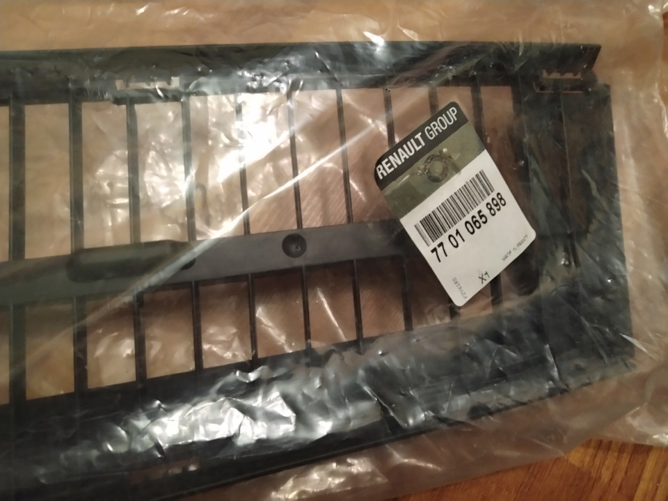 7701065898 Решетка пер. бампера нижн. внутр SCENIC RENAULT | Запчасти ...