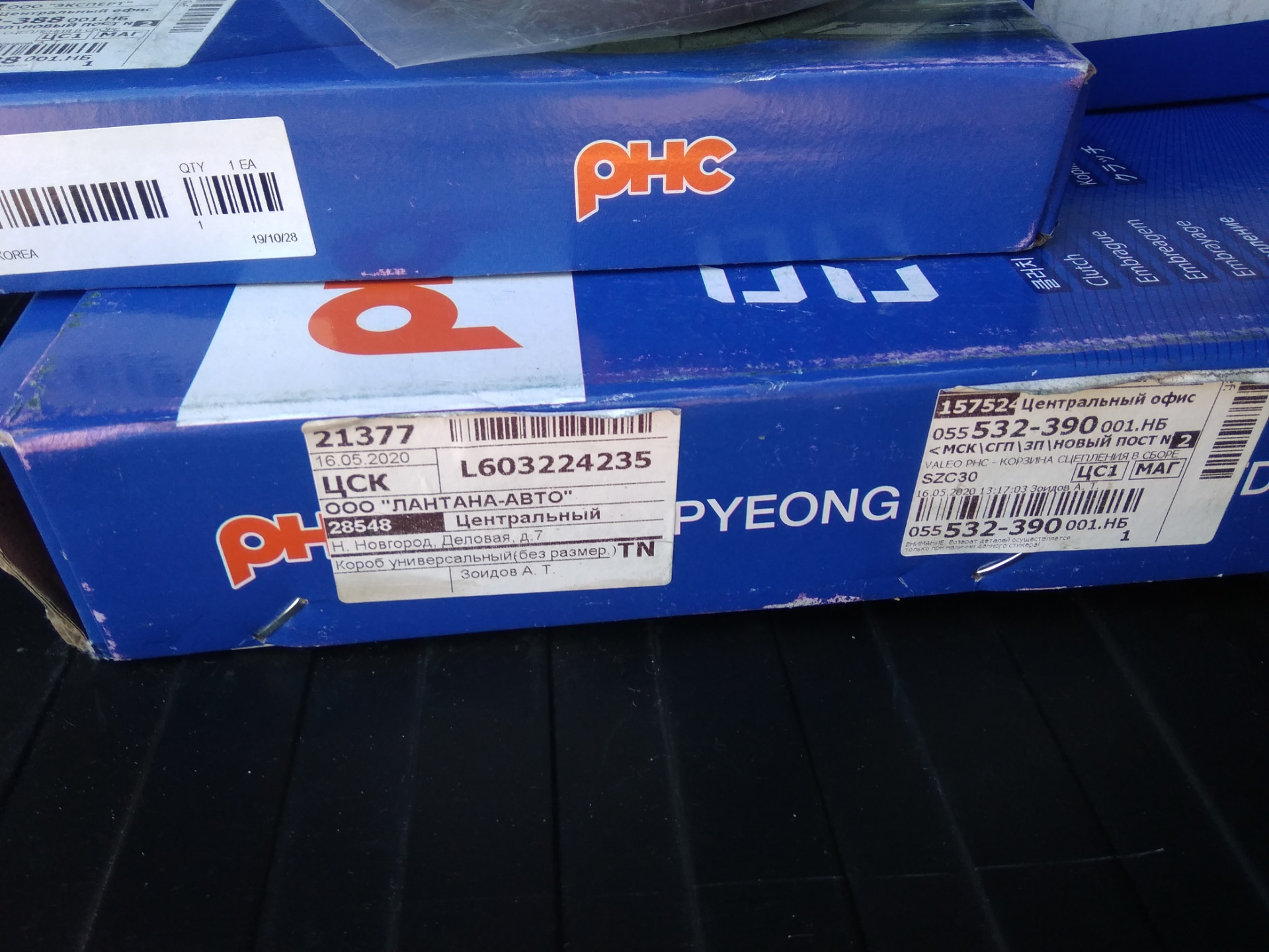 Замена манжетных уплотнений полуосей с фланцами на главной задней ...