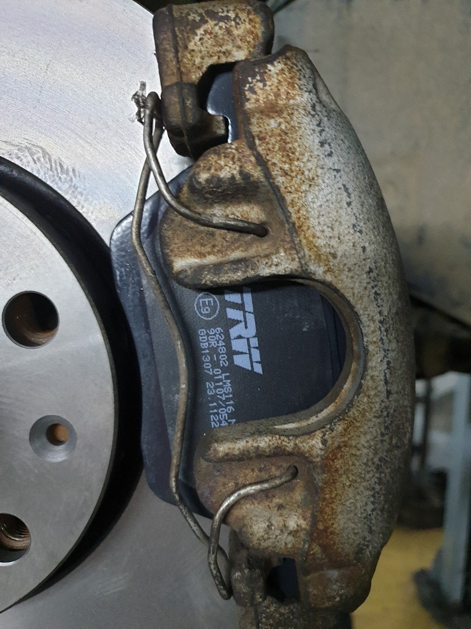 Тормозные диски с колодками в круг — Audi A6 (C5), 2,4 л, 2000 года ...