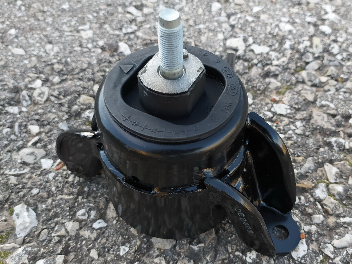 Замена правой опоры двигателя — KIA Ceed SW (2G), 1,6 л, 2013 года ...