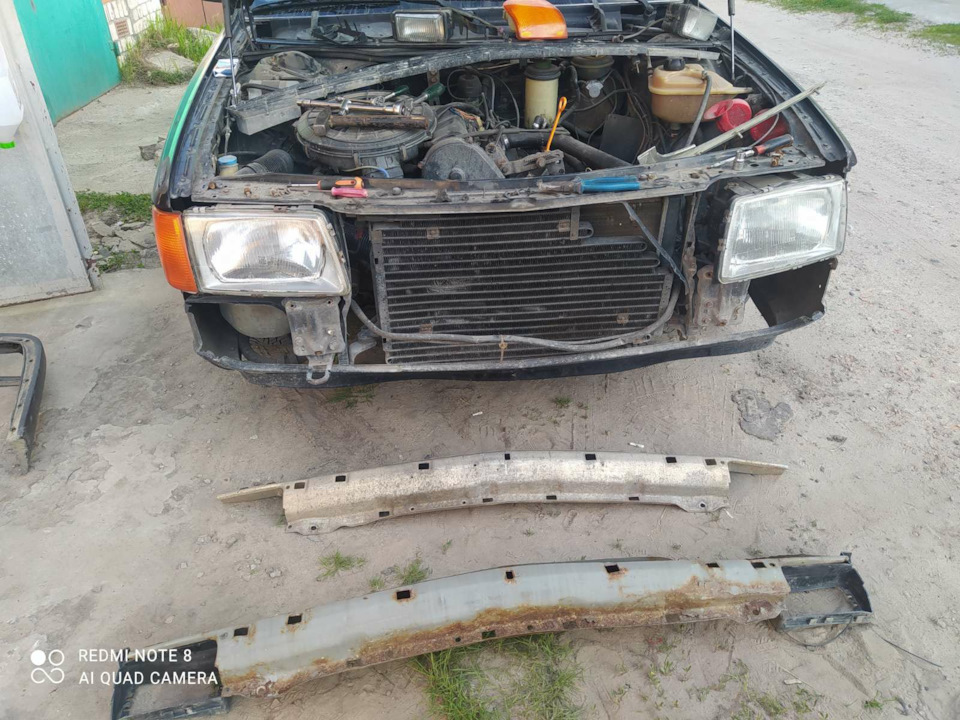 Заменил усилитель бампера передний на оригинал, алюминиевый! — Audi 100 ...