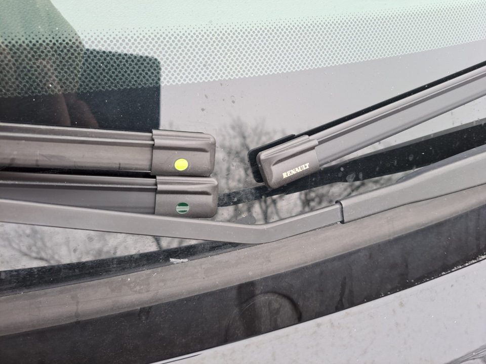 Щётки стеклоочистителя — Renault Clio IV, 1,5 л, 2016 года | запчасти ...