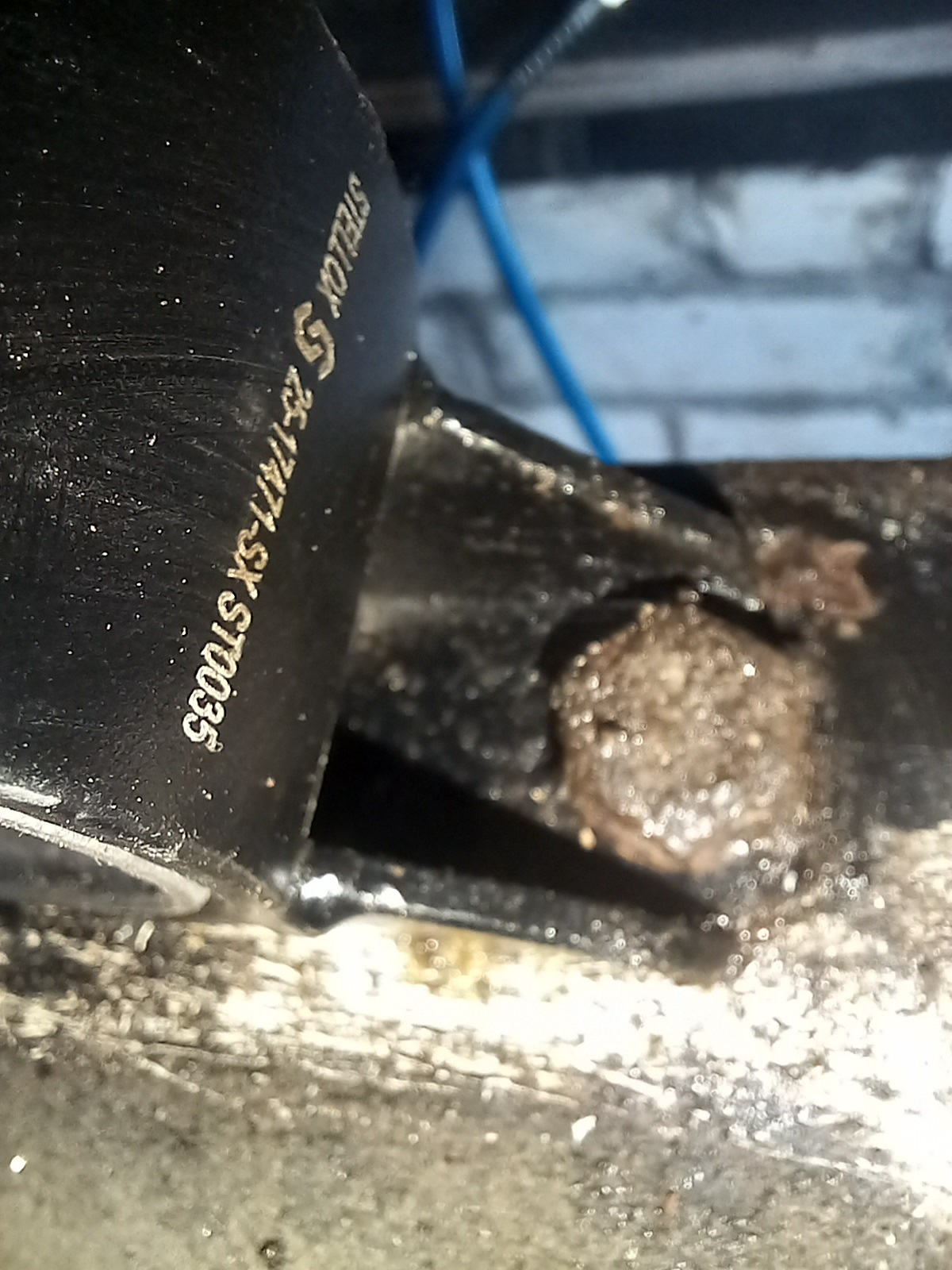 Замена нижних подушек двигателя. — Mitsubishi Space Star (1998), 1,3 л ...