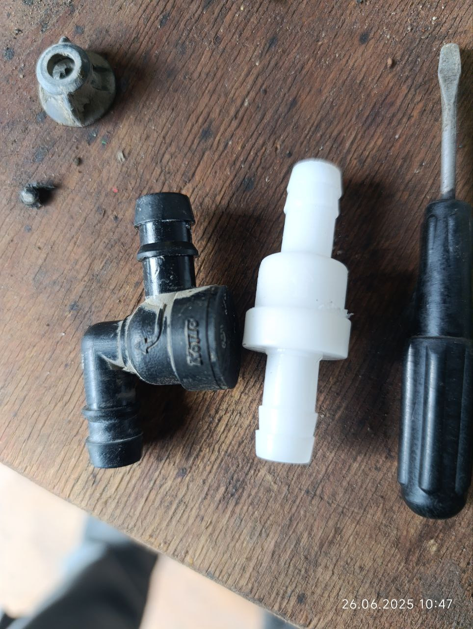 Вопрос к знатокам, чем заменить обратный клапан 85299-33020 омывателя ...